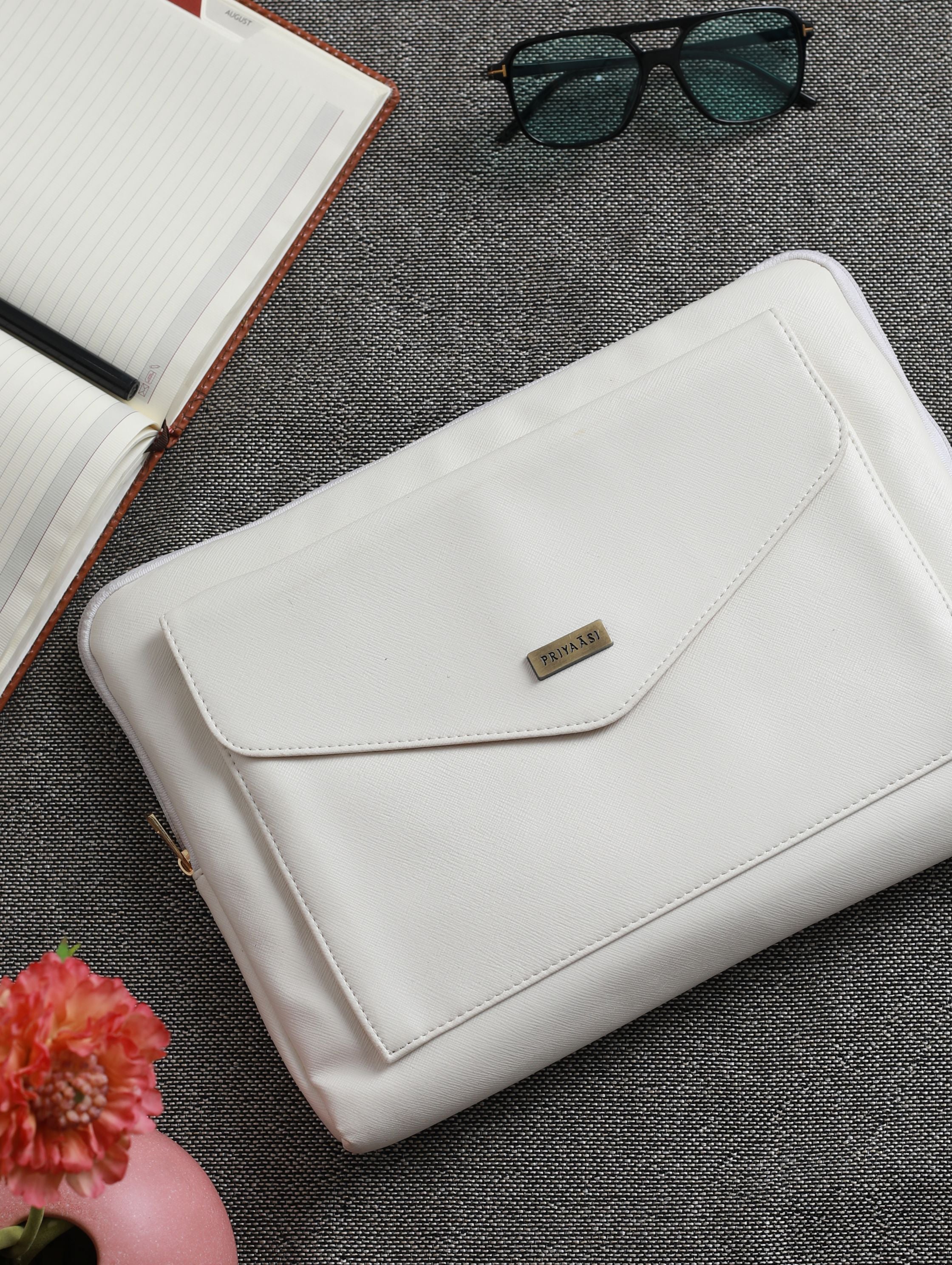 Classic White Solid Laptop Sleeve – Priyaasi
